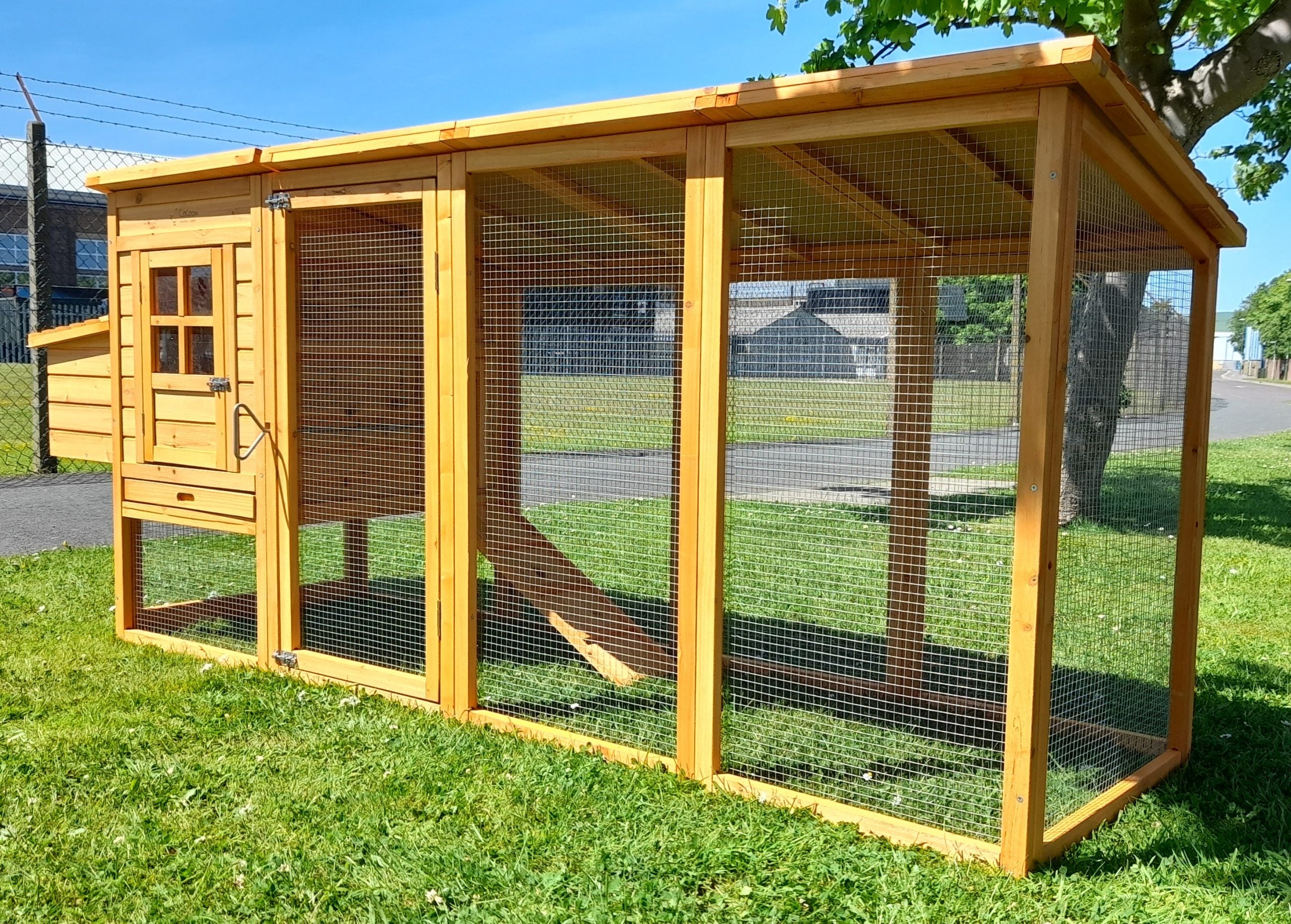 Chicken Coop & Run With Solid Roof – 3000XWR – homelysolutionsuk